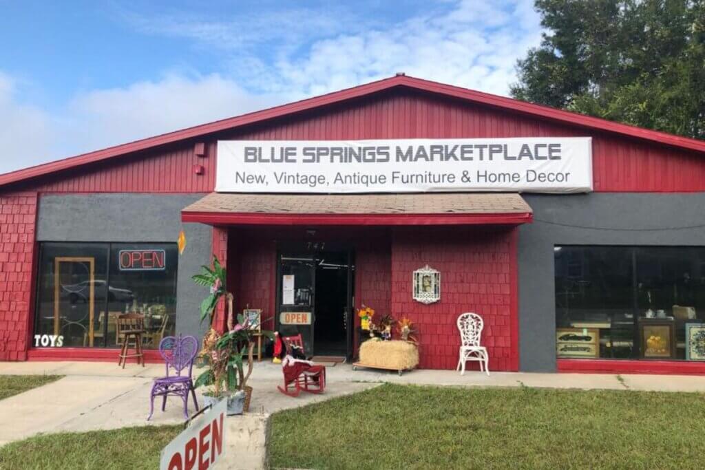 Blue Spring State Park + Nearby Places to Eat, Stay, & Shop