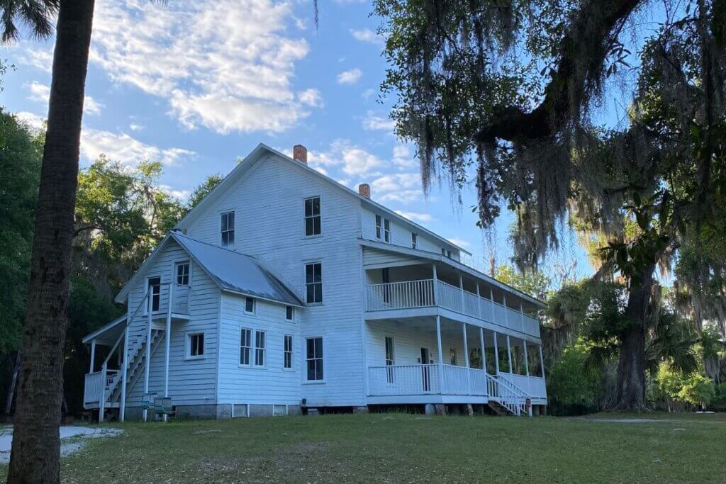 Blue Spring State Park + Nearby Places to Eat, Stay, & Shop