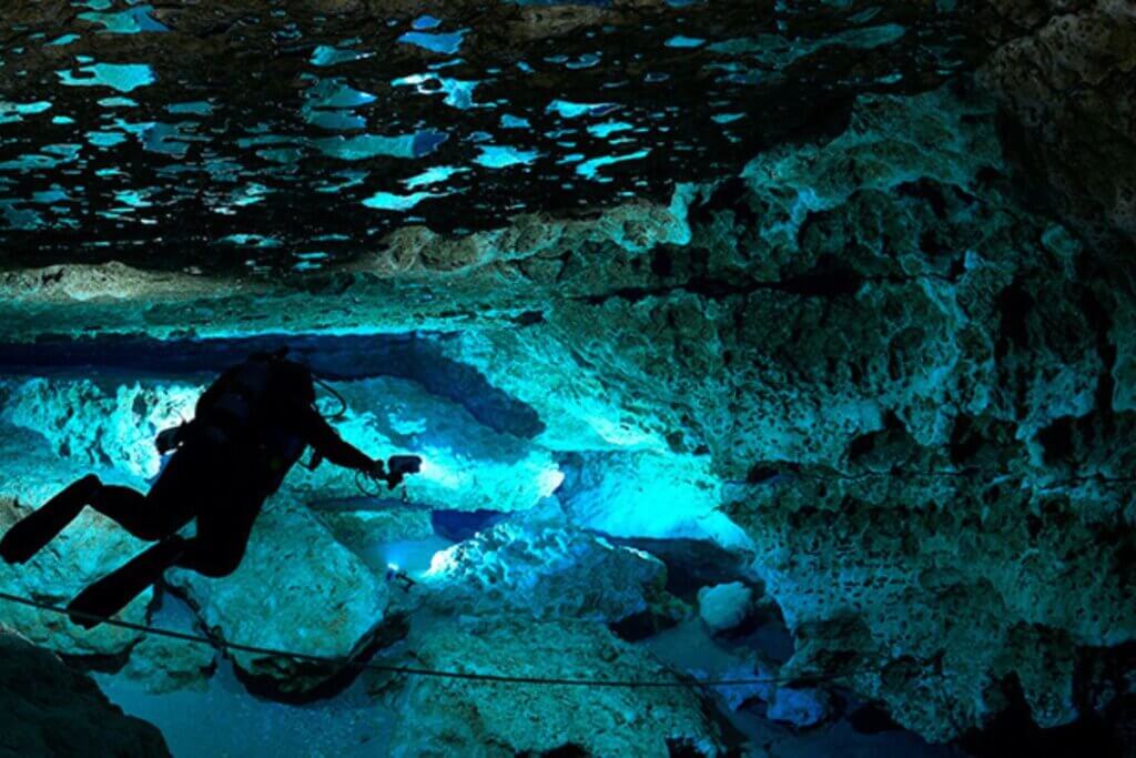 Ginnie Springs + Nearby Places to Eat, Stay, & Shop