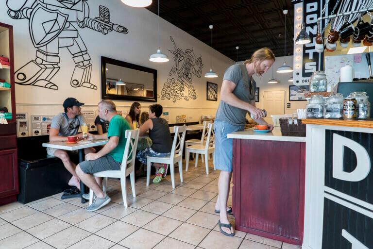 We Love These 12 Best Donut Shops in Florida a "Hole" Lot!